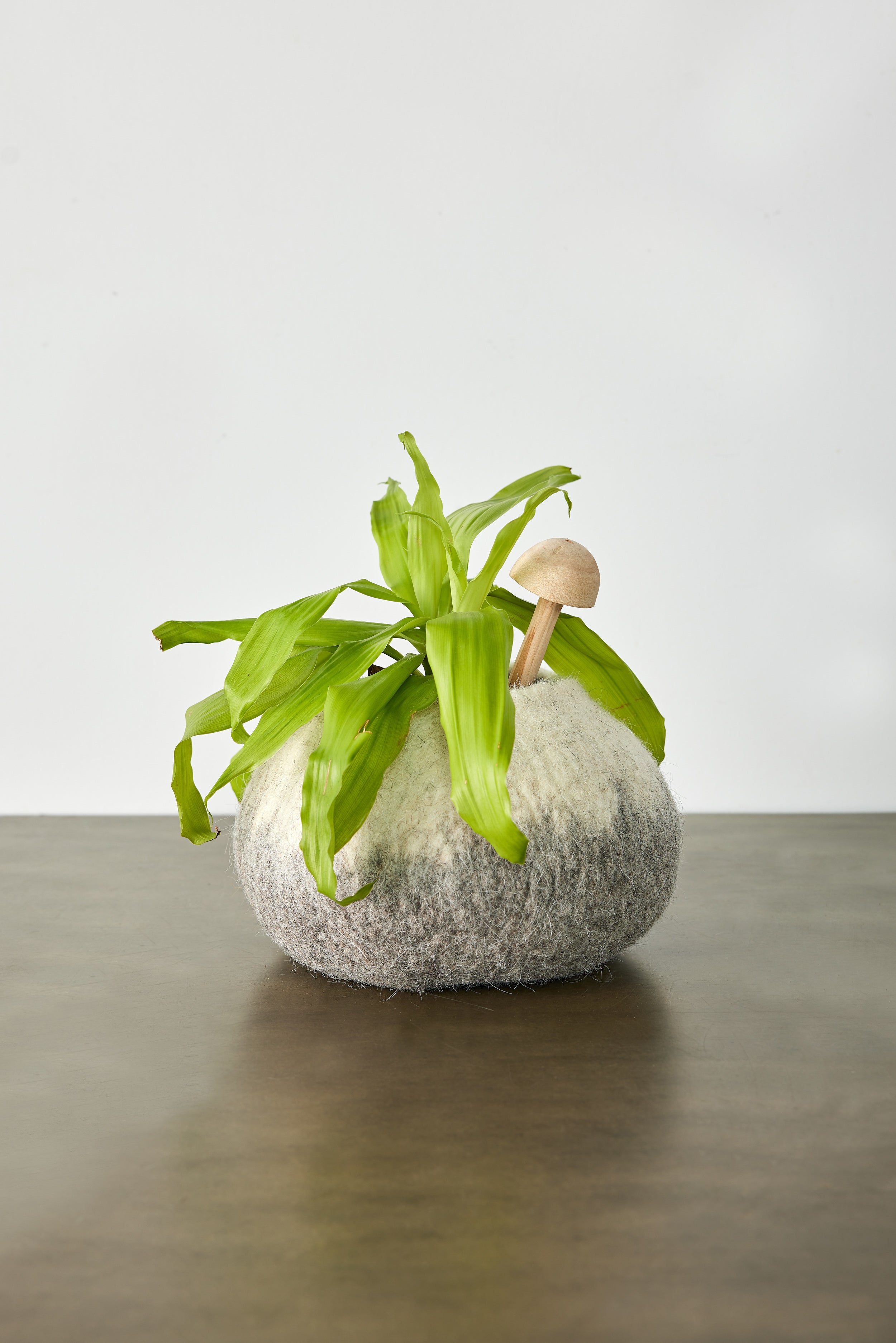 Hand felted wool ombre bowl – Kanju Interiors