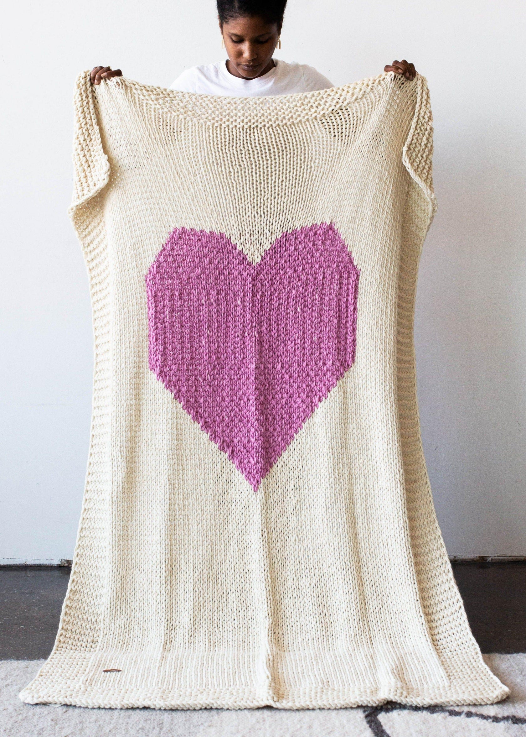 Hand Knitted Heart Blanket – Kanju Interiors